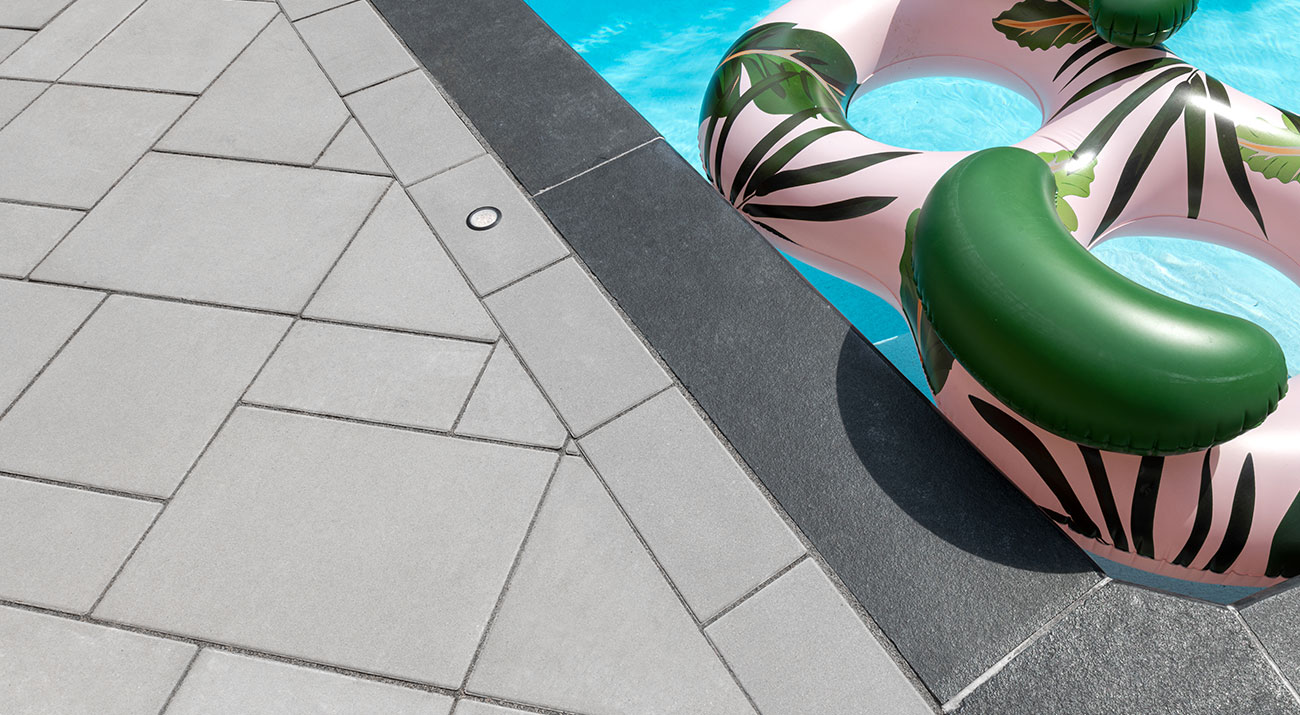 BEACON HILL™ SMOOTH WITH EASYCLEAN™ Pavers | Unilock Ohio